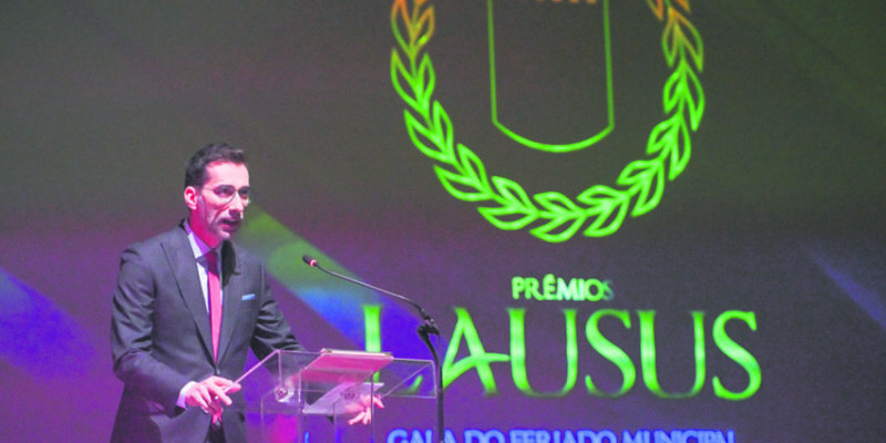 Prémios Lausus com boa disposição num Cine-teatro renovado - Trevim