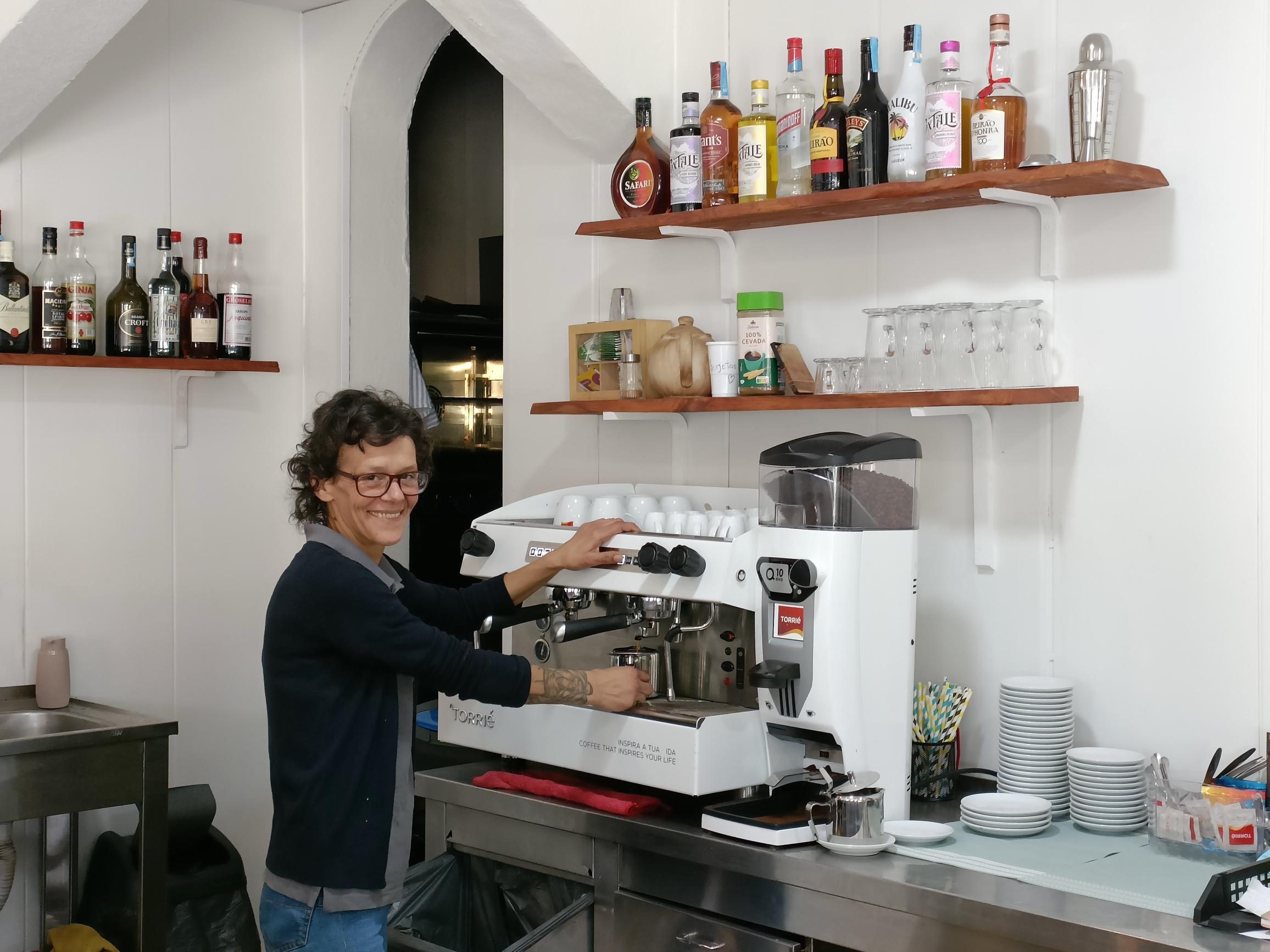Café ‘O Vaz’ reabriu nas Fontainhas - Trevim